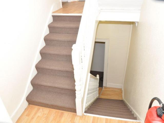 Cosy room in 9 bedroom flat near Kilburn metro station Has a Room