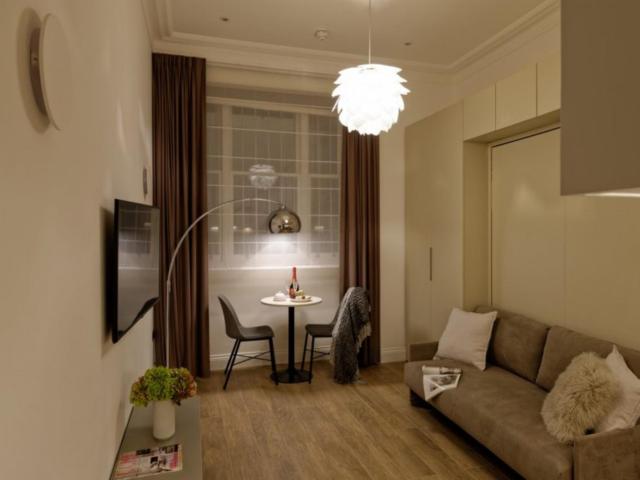 Cosy studio with shared bathroom not far from Holland Park Has an Apartment