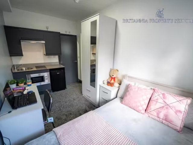 Cosy studio near UOB
