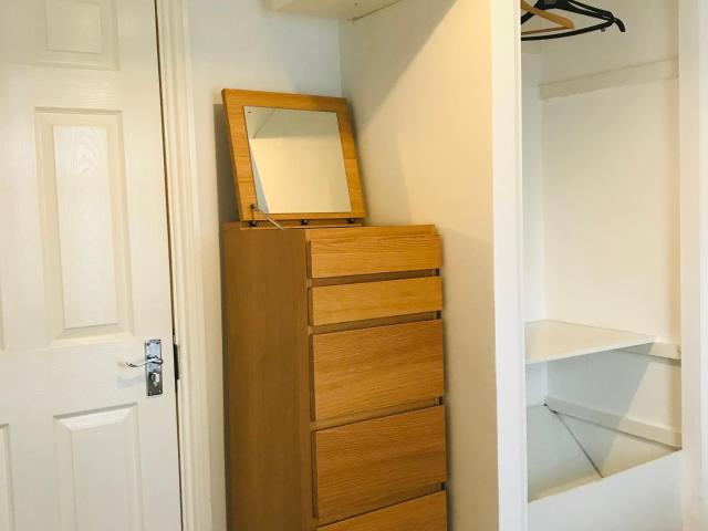 Cosy single bedroom near the Wormwood Scrubs park Has a Room