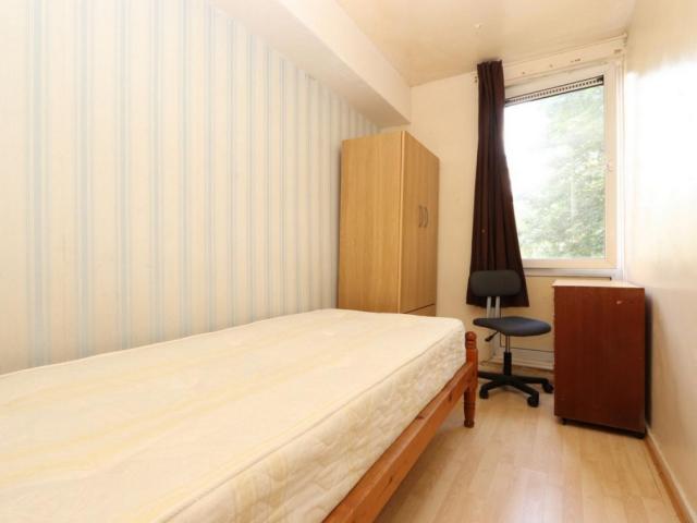 Cosy single bedroom close to Victoria Park Has a Room