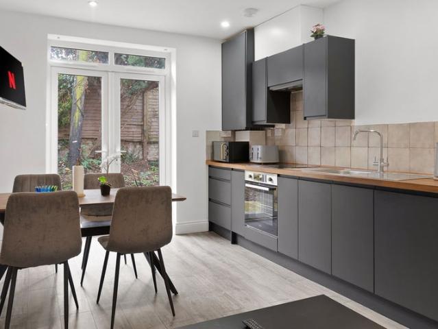 Cosy 2 Bed~4 Guest~Garden~Parking&WiFi