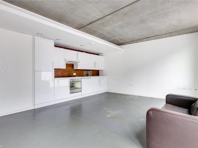 Cosmopolitan House, 8 Christina. 2 bed flat to rent £4,000 pcm £923 pw