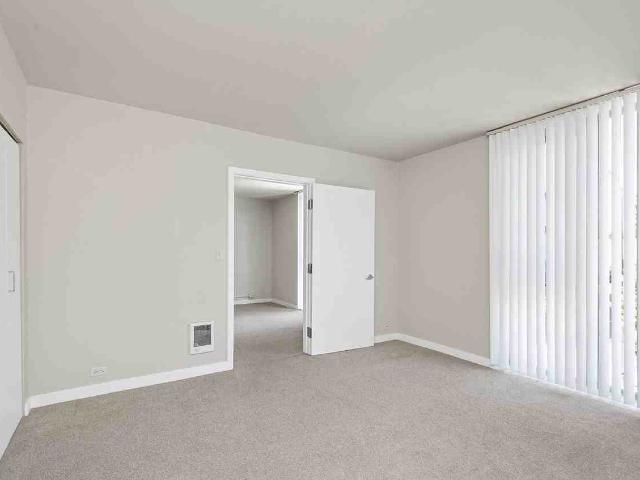 Cosmopolitan Studio Apartment for Rent at 400 Ne 45th St, Seattle, WA 98105 Wallingford