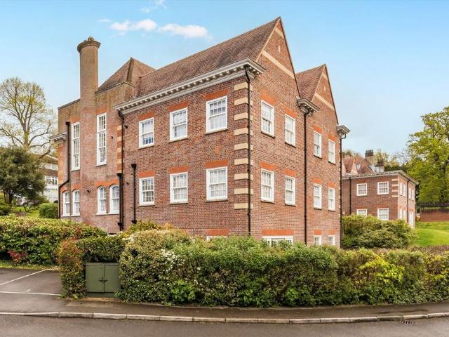 Cottage Close, Harrow HA2 2 bed flat to rent £2,000 pcm £462 pw