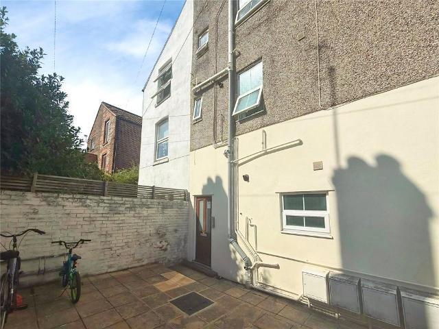 Cottage Grove, Hampshire PO5 2 bed flat to rent £1,195 pcm £276 pw