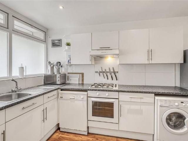 Cottage Grove, London, SW9 3 bed flat to rent £2,750 pcm £635 pw