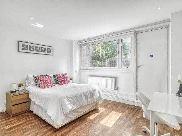 Cottage Grove, London, SW9 3 bed flat to rent £2,750 pcm £635 pw
