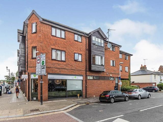 Cottage Grove, Surbiton KT6 1 bed flat to rent £1,425 pcm £329 pw