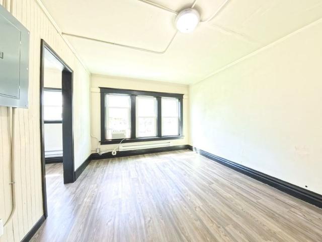 Cottage Heights Apartments Studio Apartment for Rent at 2901 Cottage Grove Ave, Des Moines, IA 50311 Drake
