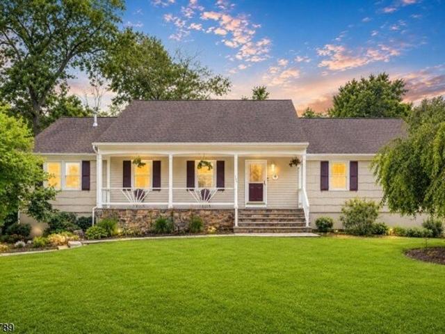 Cottage Pl W, Long Hill Township, Home For Sale
