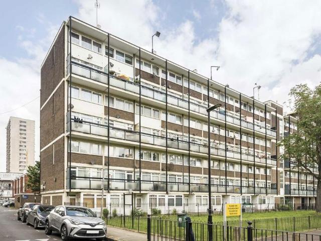 Cottage Street, London E14 3 bed flat to rent £2,500 pcm £577 pw
