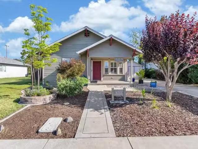 Cottage/cabin house available for rent 435 Poplar St