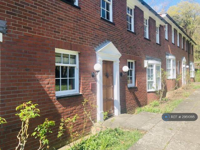 Cottenham Park Road, London, SW20 2 bed flat to rent £2,200 pcm £508 pw