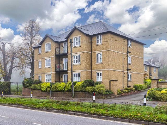 Cotterells, Hemel Hempstead, Hertfordshire HP1, 2 bed flat to rent, £1,500 pcm | PrimeLocation