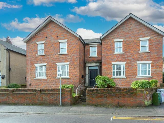 Cotterells, Hemel Hempstead, HP1. 2 bed flat to rent £1,450 pcm £335 pw