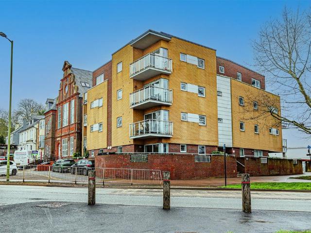 Cotterells, Hemel Hempstead HP1, 2 bed flat to rent, £1,450 pcm | PrimeLocation
