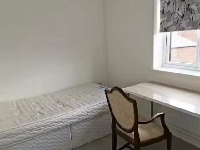 Cottesmore Road 2 bedrooms 2 bathrooms