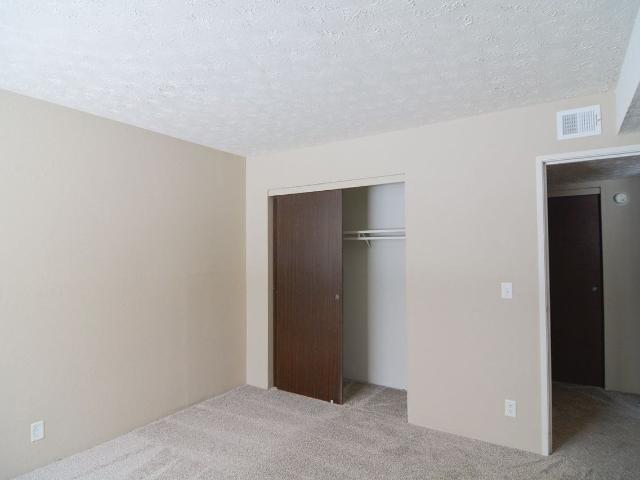 Cottonwood Apartments 1 Bedroom Apartment for Rent at 806 N 34th St, Council Bluffs, IA 51501