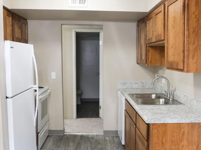 Cottonwood Apartments 1 Bedroom Apartment for Rent at 806 N 34th St, Council Bluffs, IA 51501