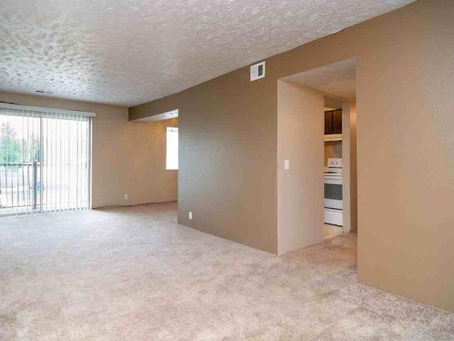 Cottonwood Apartments 2 Bedroom Apartment for Rent at 806 North 34th Street, Council Bluffs, IA 51501