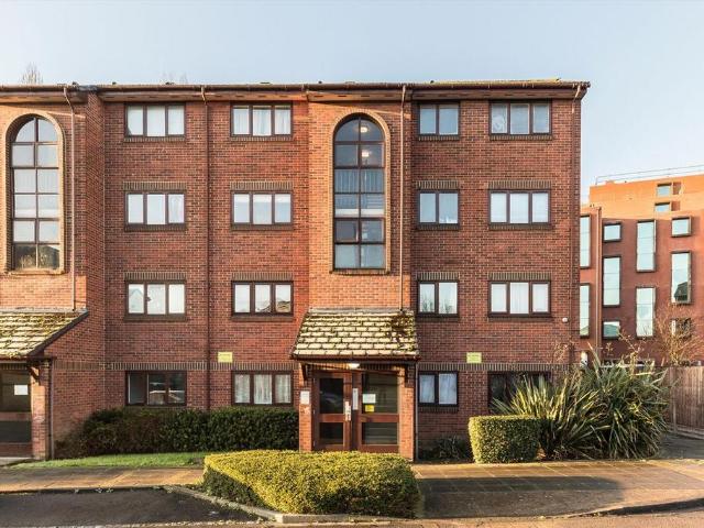 Cotton Avenue, London W3 1 bed flat to rent £1,751 pcm £404 pw