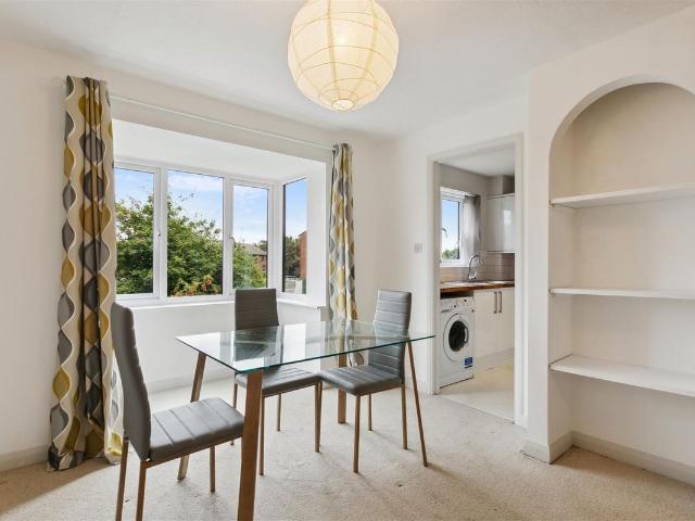 Cotton Avenue, London W3, 2 bed flat to rent, £1,900 pcm | PrimeLocation