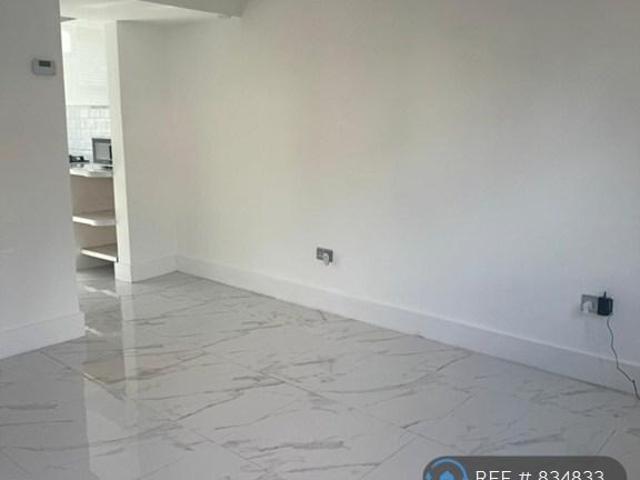 Coteford St, London, SW17 2 bed terraced house to rent £2,250 pcm £519 pw