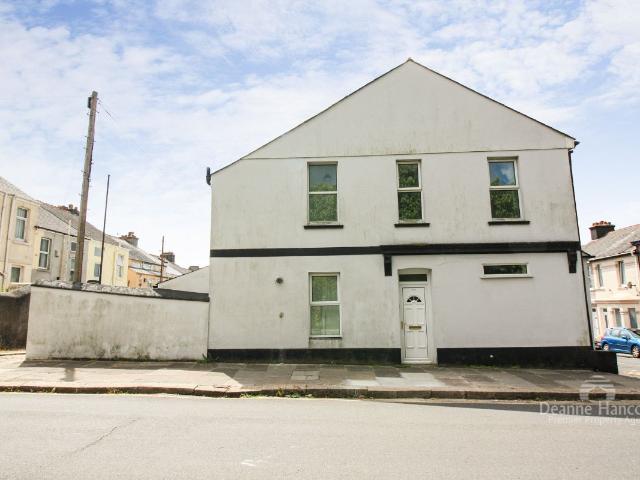 Cotehele Avenue, Keyham, Plymouth PL2, 2 bed end terrace house to rent, £1,000 pcm | PrimeLocation