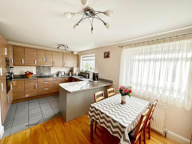 Cotelands, Parkhill, Croydon, Surrey. 2 bed maisonette to rent £1,800 pcm £415 pw