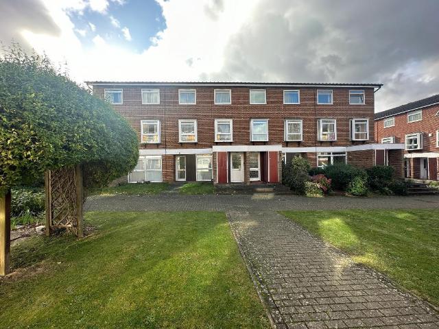 Cotelands, Parkhill, Croydon, Surrey. 2 bed maisonette to rent £1,900 pcm £438 pw