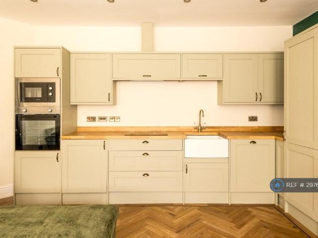 Cotham Vale, Bristol, BS6 2 bed flat to rent £2,200 pcm £508 pw