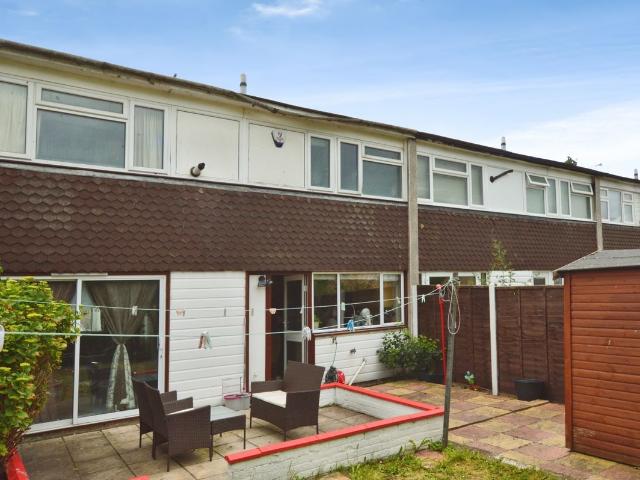 Cotlandswick, London Colney AL2, 3 bed detached house to rent, £2,000 pcm | PrimeLocation