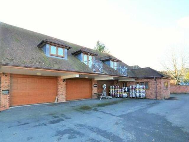Cotswold View, Lake House, 3 Bedroom Apartment