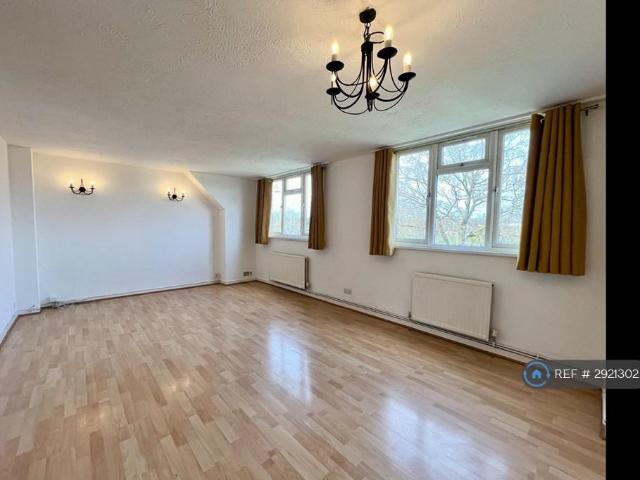 Cotswold Court, London, N11 2 bed flat to rent £1,750 pcm £404 pw