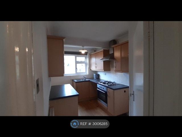 Cotswold Road, Chorley PR7, 2 bed flat to rent, £750 pcm | PrimeLocation