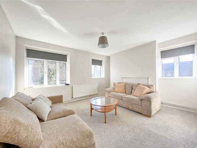 Couchman House, SW4 4 bed apartment to rent £3,700 pcm £854 pw
