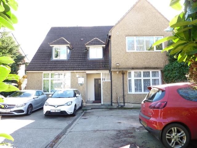 Coulsdon 1 bed flat to rent £1,050 pcm £242 pw