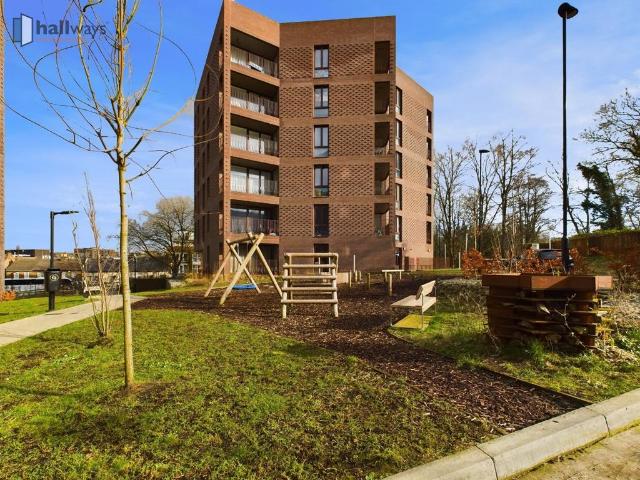 Coulsdon CR5 1 bed flat to rent £1,550 pcm £358 pw