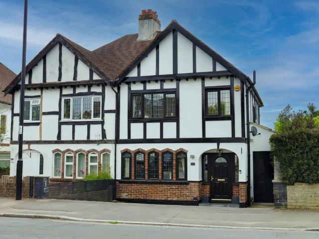 Coulsdon Road, Old Coulsdon, Coulsdon CR5, 4 bed terraced house to rent, £2,500 pcm | PrimeLocation