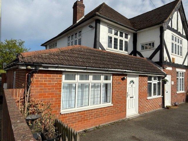 Coulsdon Road, Old Coulsdon, Surrey. 2 bed detached house to rent £1,495 pcm £345 pw