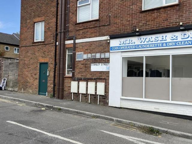 Coulsdon road, Caterham, CR3 5ND – 1. 1 bed flat to rent £1,150 pcm £265 pw