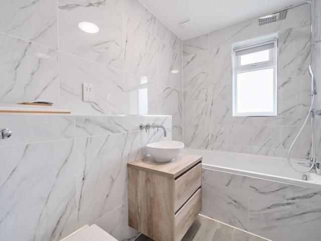 Coulsdon Road, Coulsdon CR5, 2 bed flat to rent, £1,650 pcm | PrimeLocation