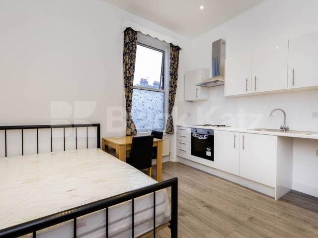 Council tax, Gas + Water included Large Studio in Kilburn