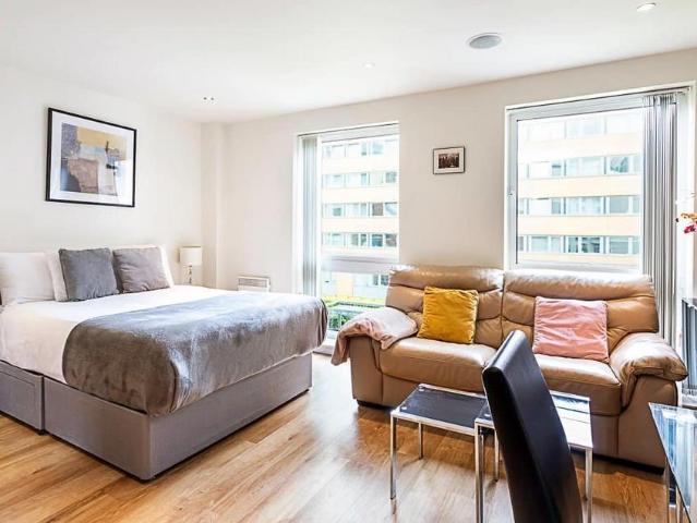 Counter House, Fulham, London, SW6 Property to rent £2,150 pcm £496 pw