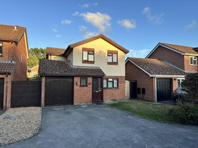 Countess Gardens, Bournemouth, BH7 4 bed detached house to rent £1,900 pcm £438 pw