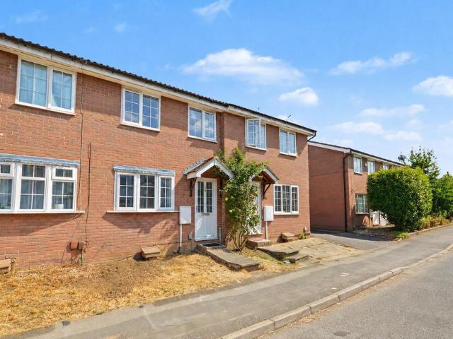Countess Road, St James, NN5 2 bed terraced house to rent £1,025 pcm £237 pw