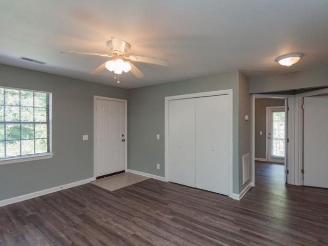 Country Oaks 2 Bedroom Apartment for Rent at 137 Oyler Ln, Hixson, TN 37343