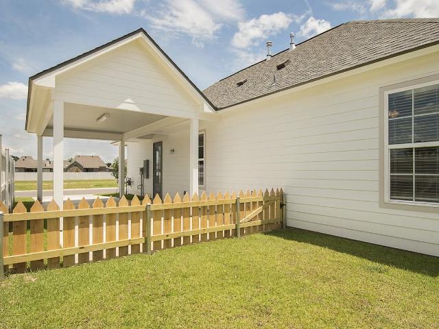 Country Club Cottages 2 Bedroom Apartment for Rent at 5121 Bayview Pkwy, Lake Charles, LA 70605