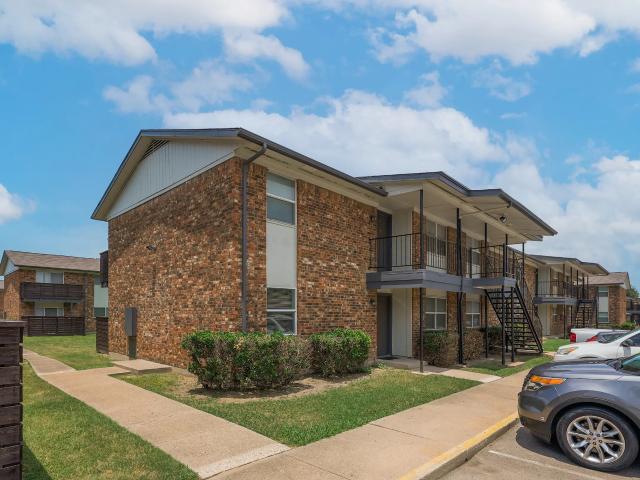Country Club Apartments